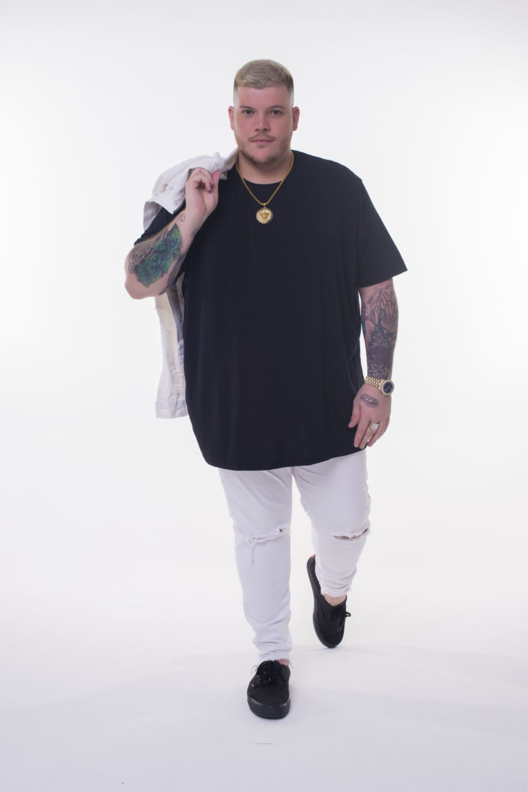 Ferrugem canta seus sucessos no Morro da Urca - Dez Minutos de Arte